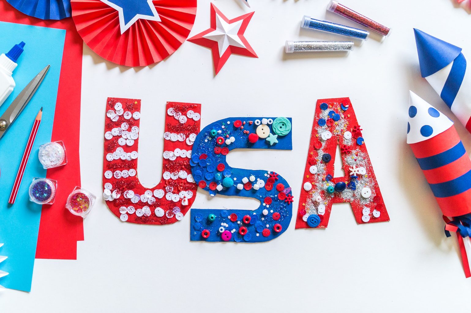 25 Festive 4th of July Crafts Anyone Can Make