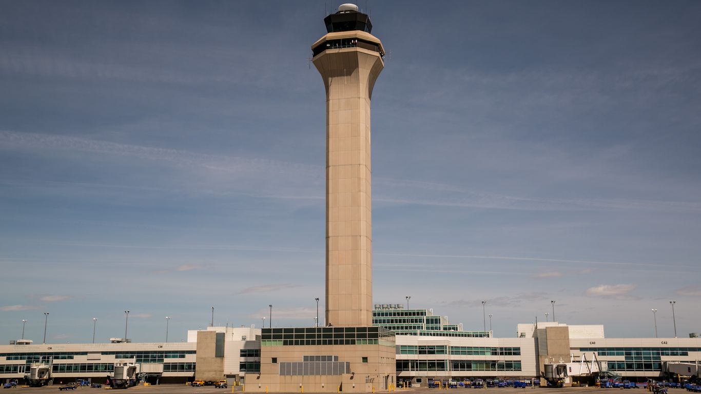 FAA probes radio failure at Denver airport
