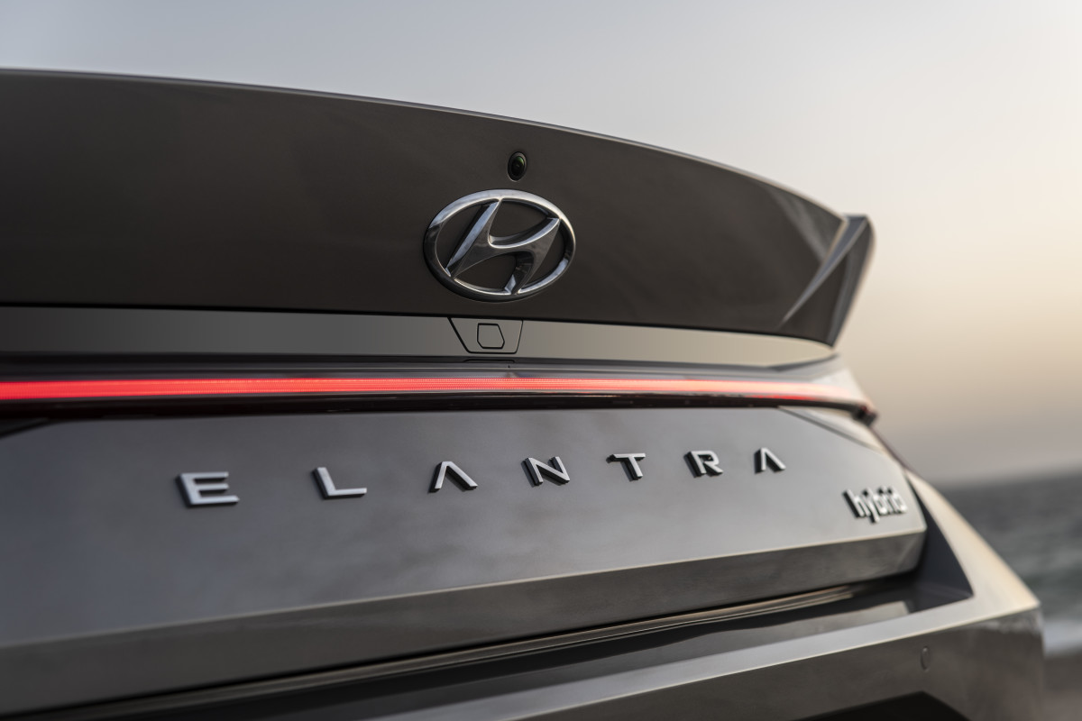 2025 Hyundai Elantra Lease Deals in November Give You the Luxury of Choice
