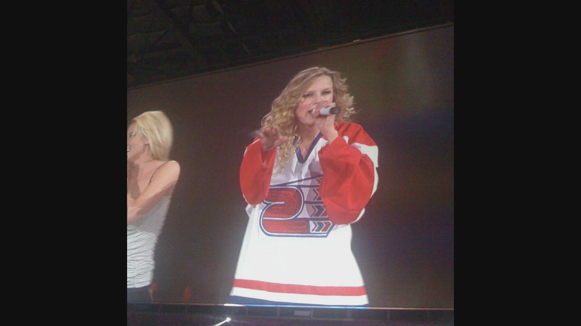 TBT: Taylor Swifts rocks a Spokane Chiefs jersey at Spokane Arena ...
