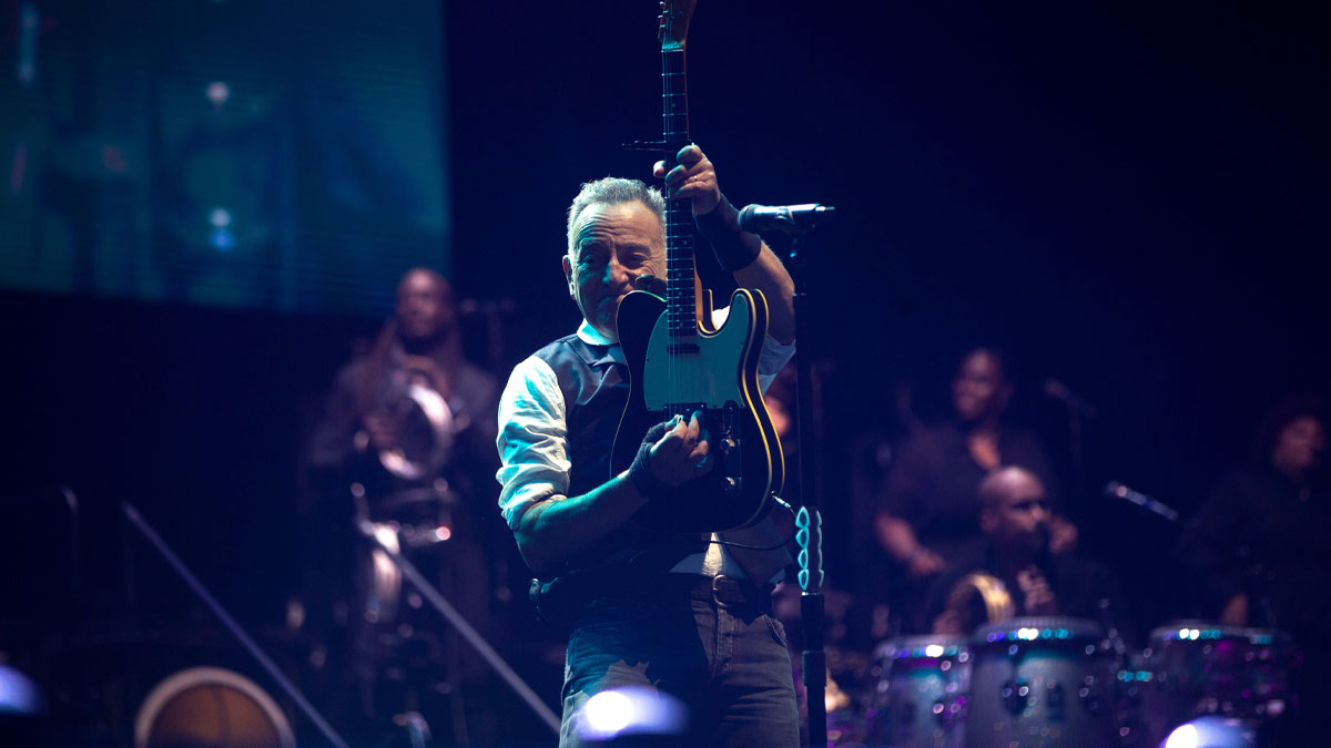 Bruce Springsteen makes big setlist changes with 2025 European tour kickoff