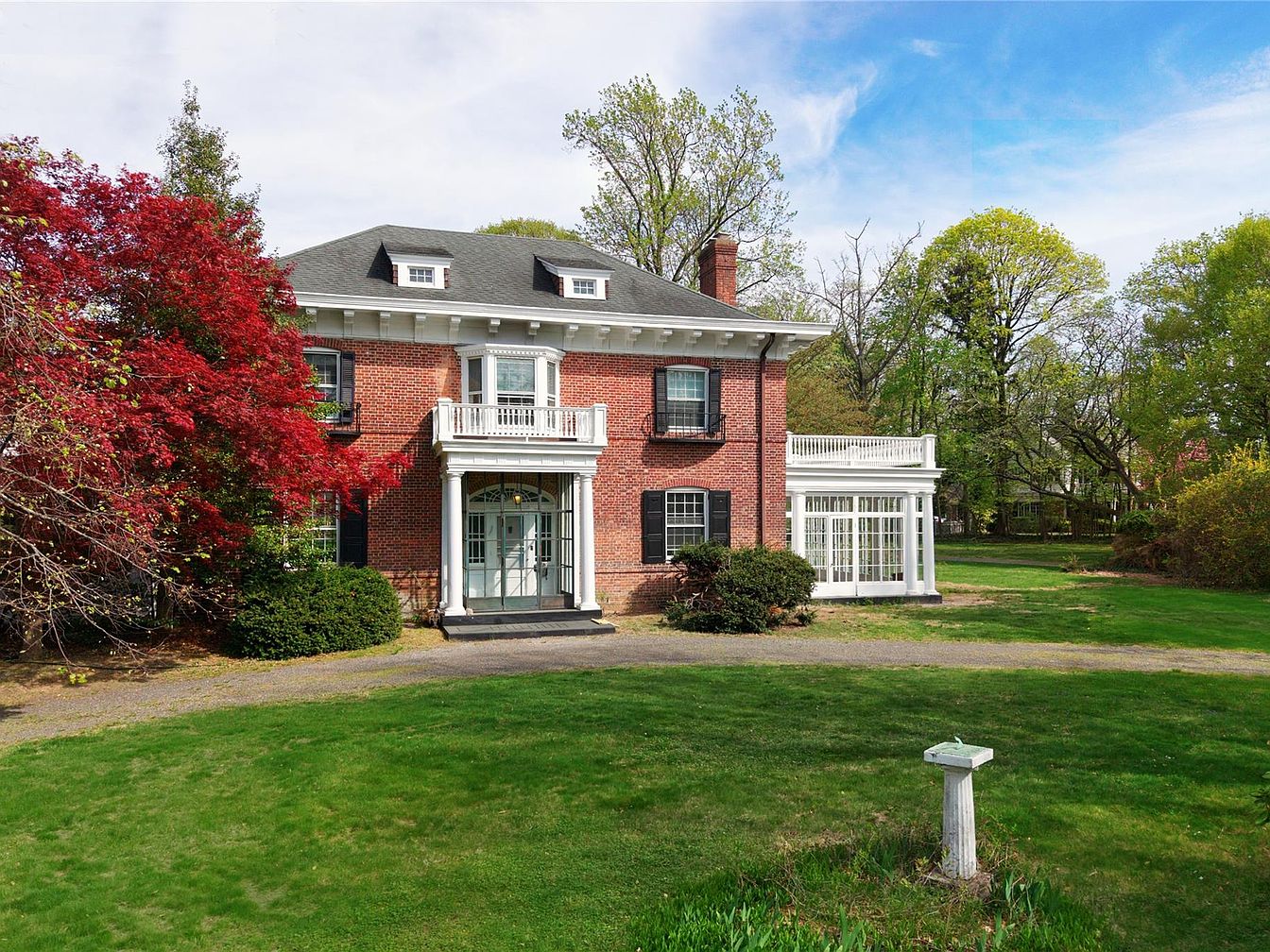 Tour a Timeless 1913 Georgian Colonial Estate in New York With 5,320 Sq ...