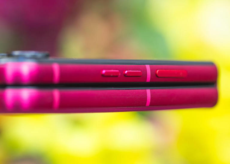 I Tested the Motorola Razr Ultra. It's Good, but Flipping Expensive