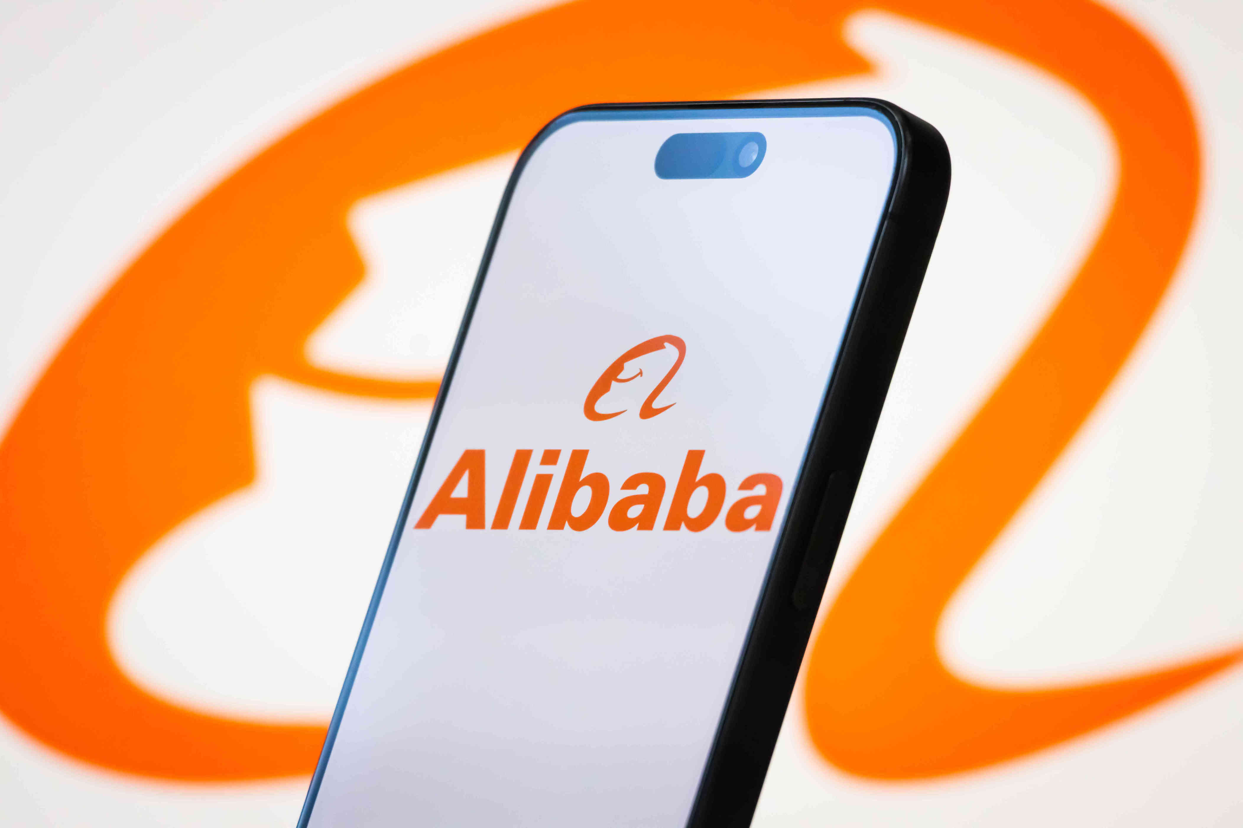 Alibaba Misses Forecasts on Chinese Consumer Slowdown, Competition