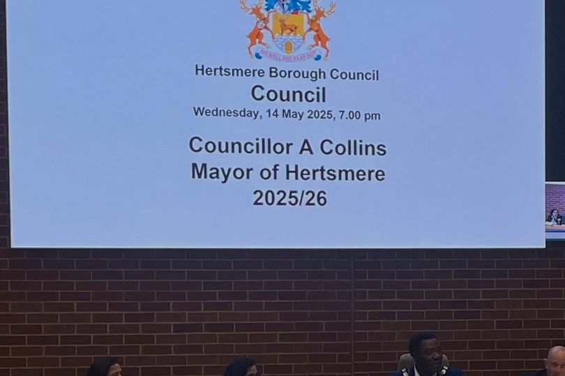 Independent Alpha Collins becomes Hertsmere mayor