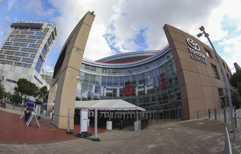 Rockets, Toyota reportedly extend naming-rights deal for Houston arena