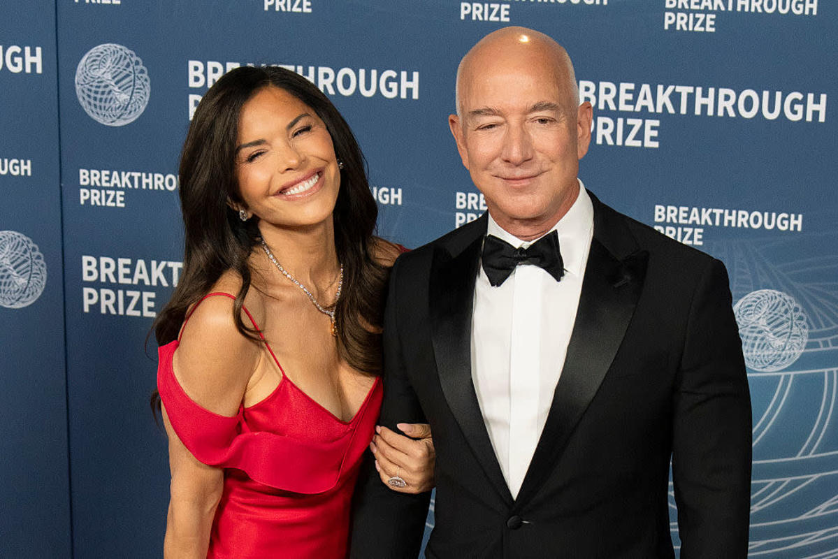 Jeff Bezos' 3 Future Stepkids Pose for Rare Photo With Mom Lauren Sanchez