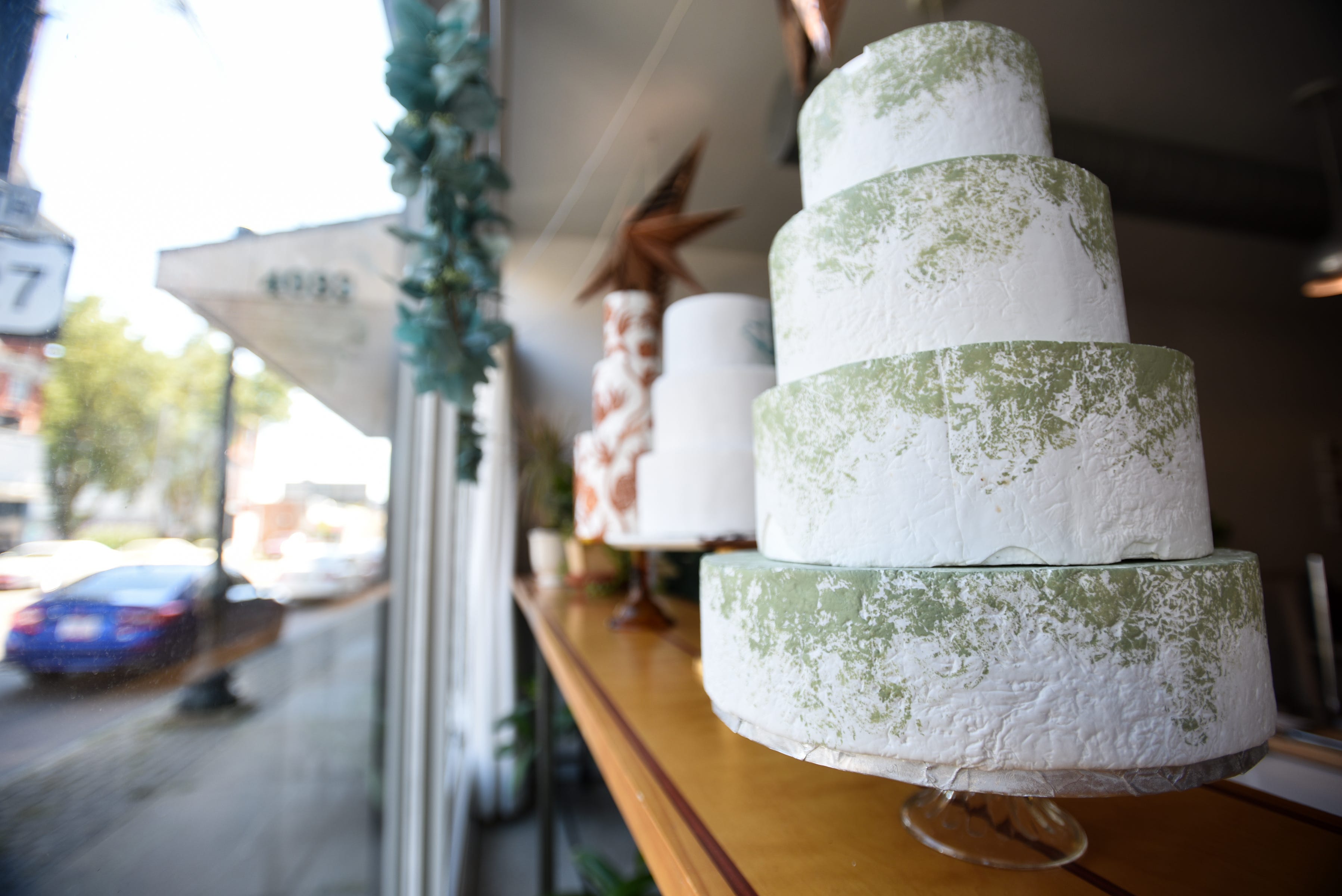 Cincinnati bakery gets top-10 love for its wedding cakes from ... PETA ...