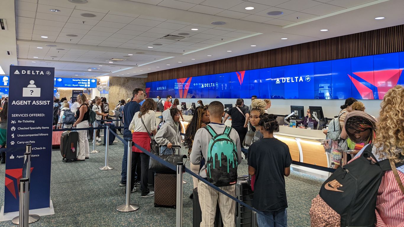 Key Factors Behind April's Drop in US Air Ticket Sales