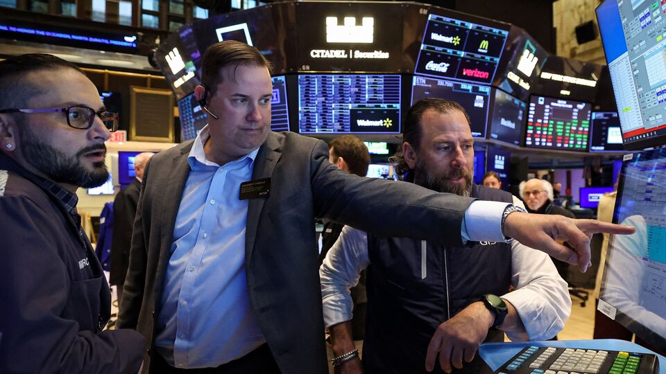 Wall Street today: S&P 500, Dow Jones, Nasdaq fall after mixed economic ...