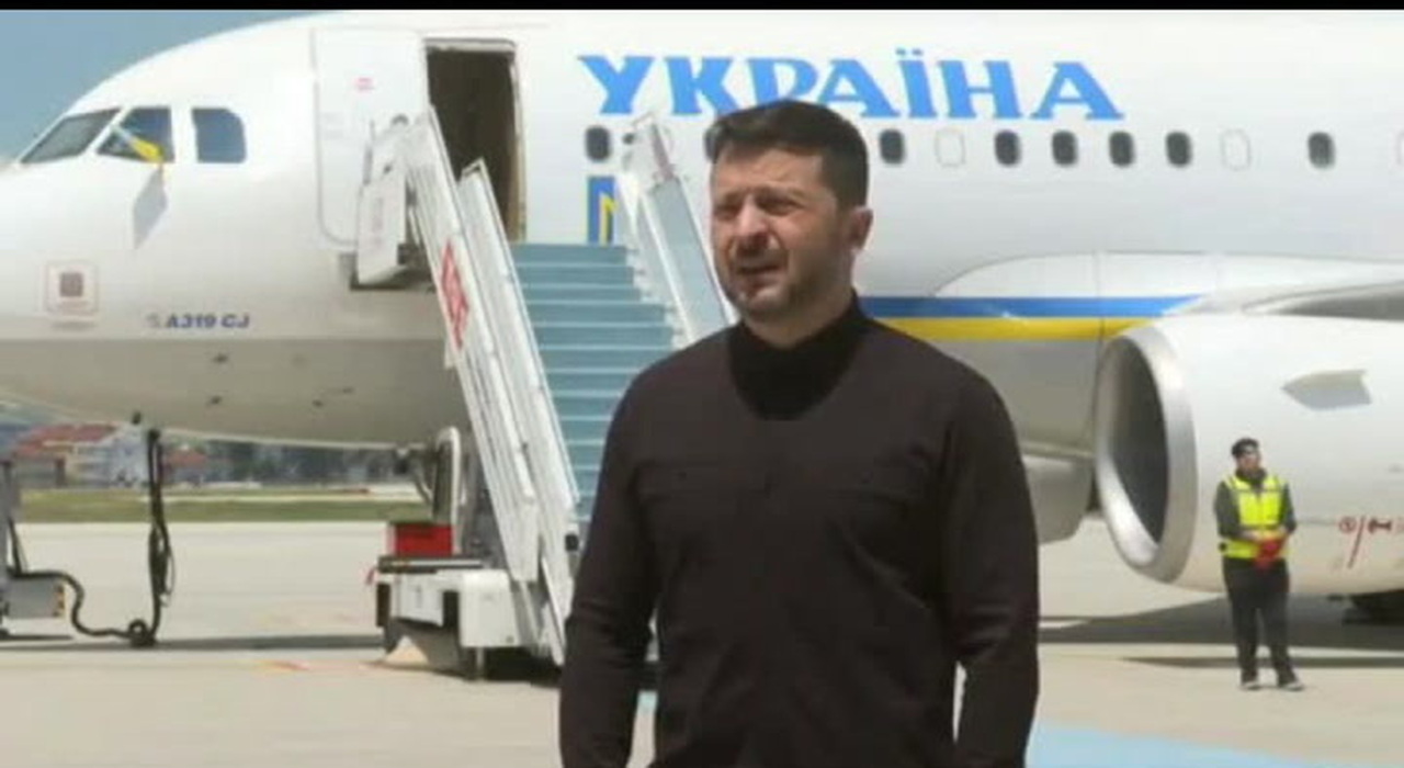 Zelensky: a Istanbul "finta" delegazione russa. Mosca replica: clown
