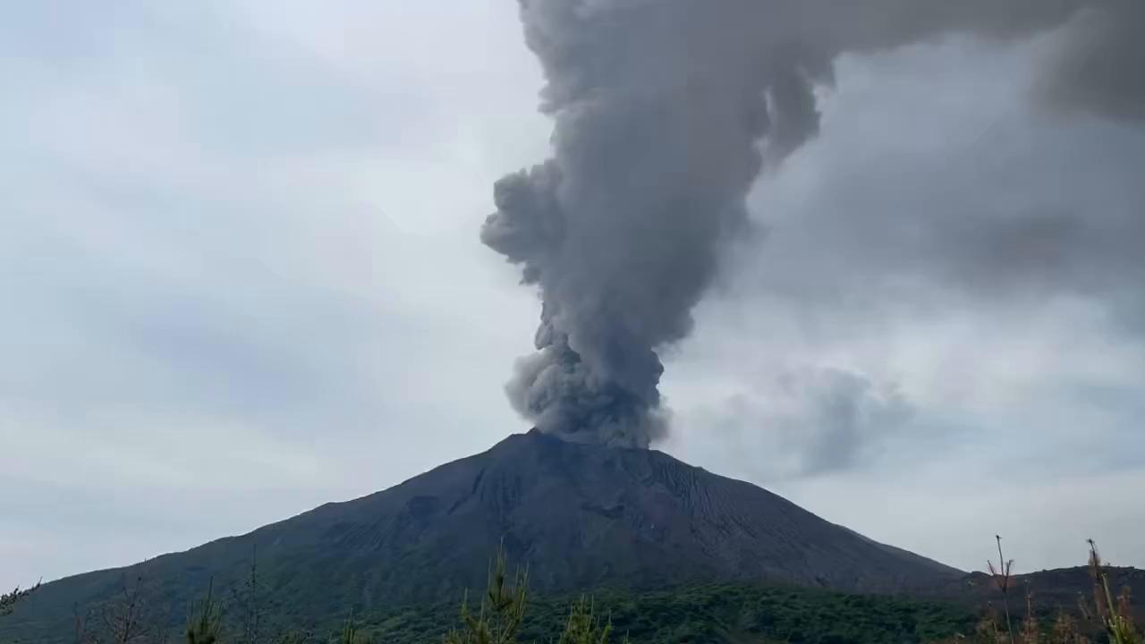 Japan: Sakurajima Volcano Erupts, Ashfall Warning Issued 4