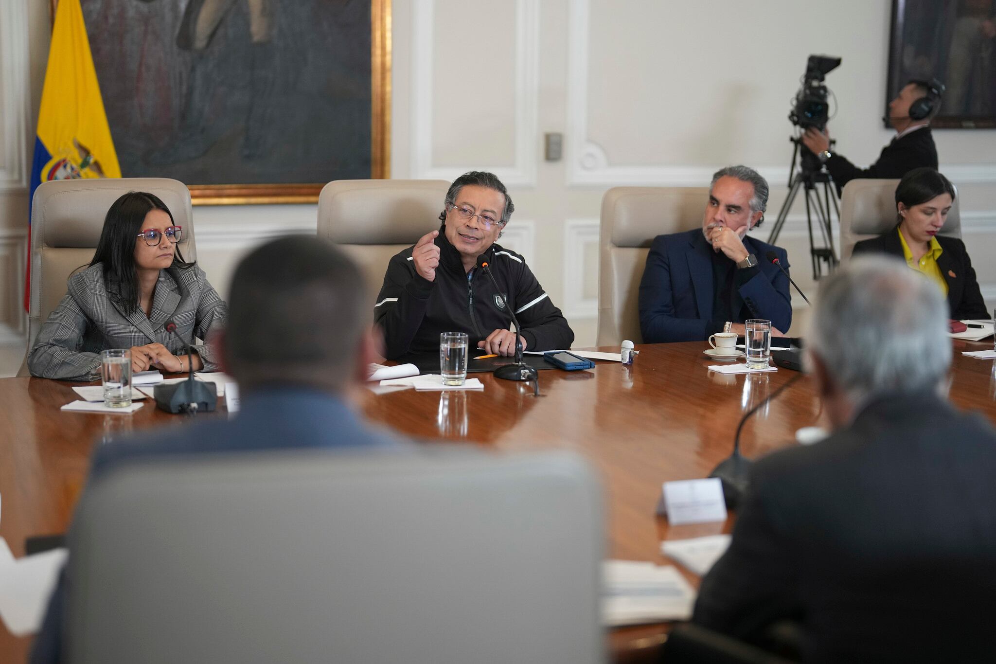 Fuego amigo: Ángela María Buitrago se va del Gobierno Petro salpicando ...
