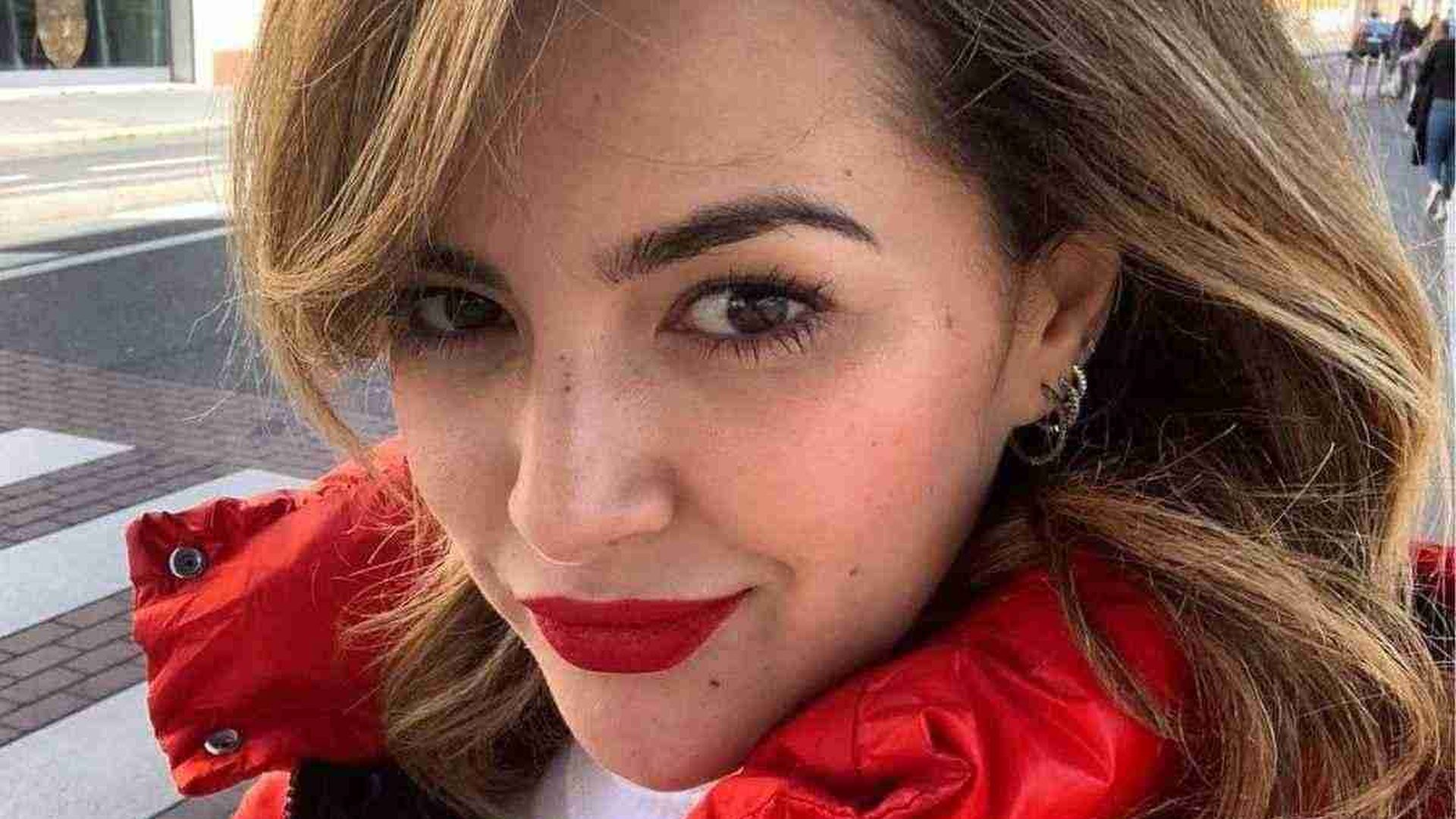 Rajae Bezzaz: età, laurea, compagno, Striscia La Notizia. Carriera e ...