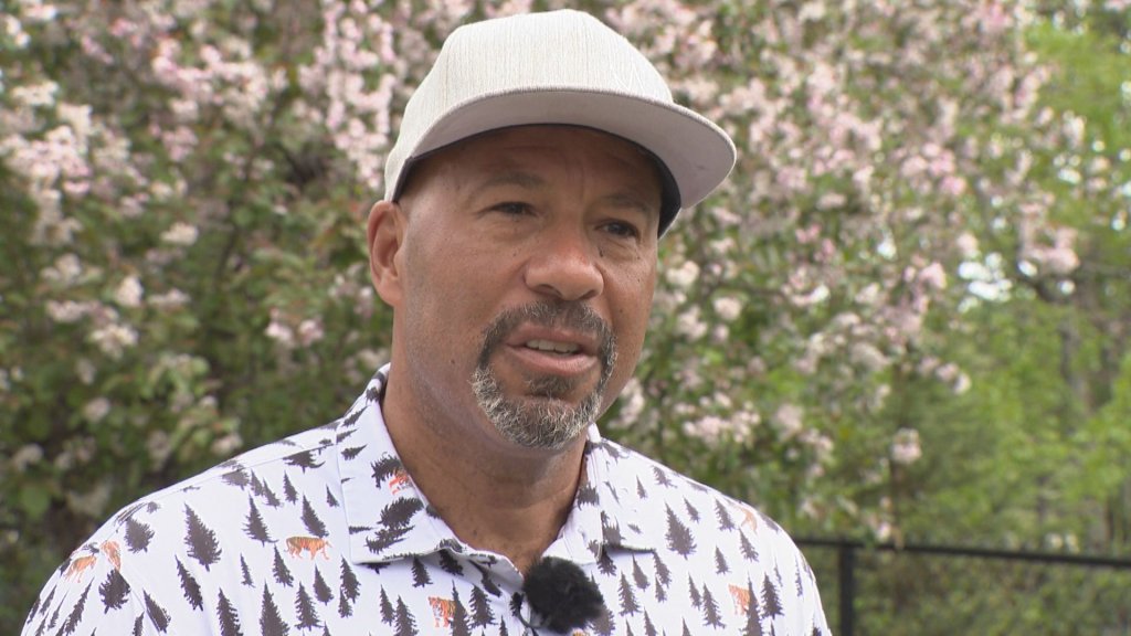 Wildfire evacuee says fleeing Lac du Bonnet blaze an emotional ordeal