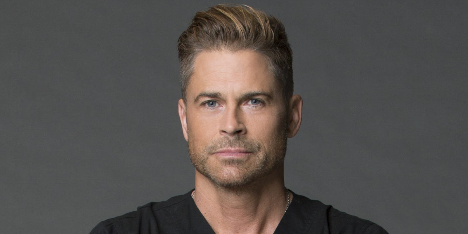 Impresionan los músculos del actor Rob Lowe a los 61 años corriendo por ...