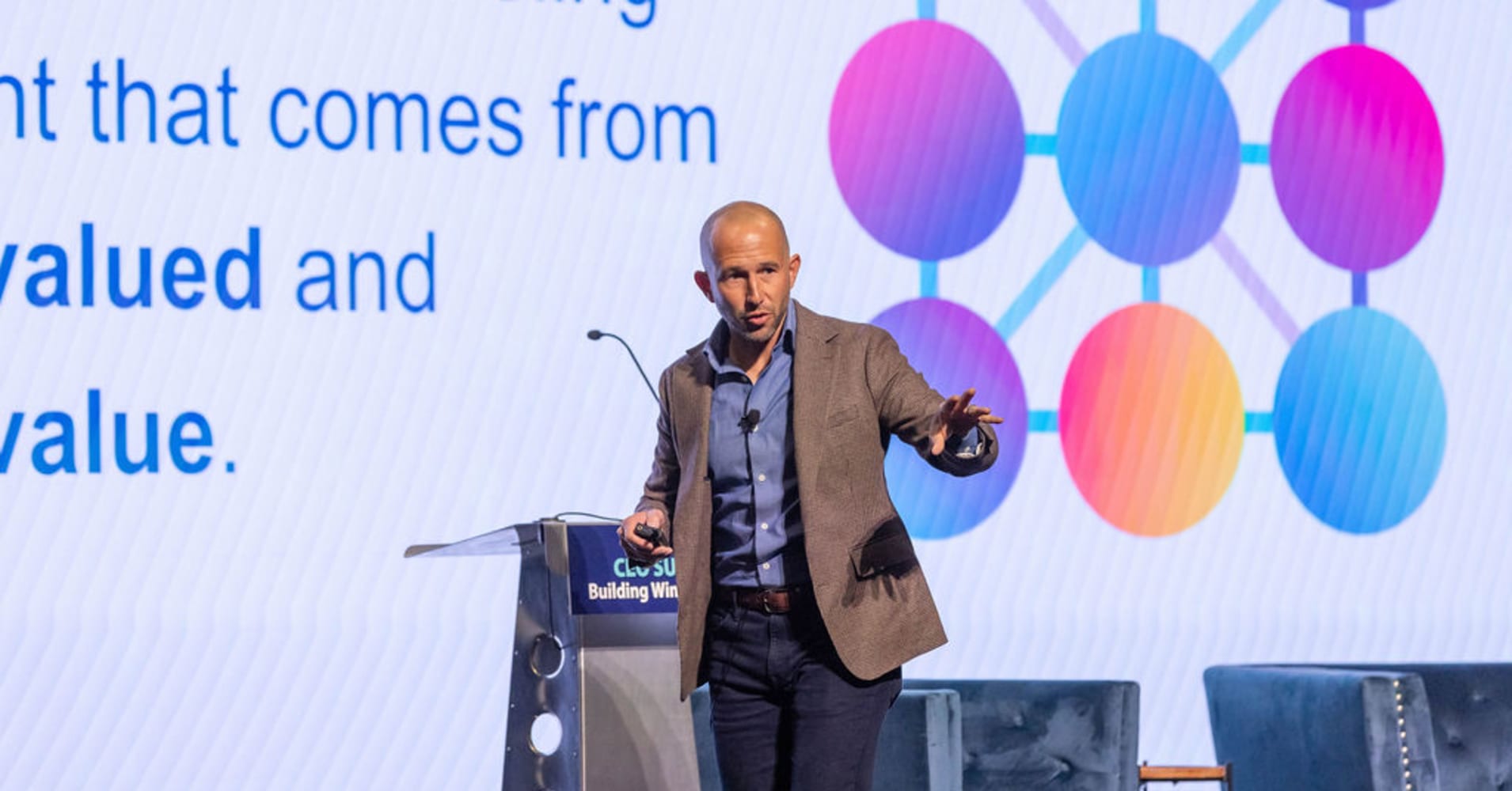 3 toxic phrases the best bosses never use, from a workplace expert ...