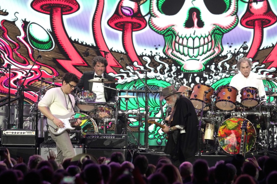 Legendary Grateful Dead guitarist Bob Weir dies