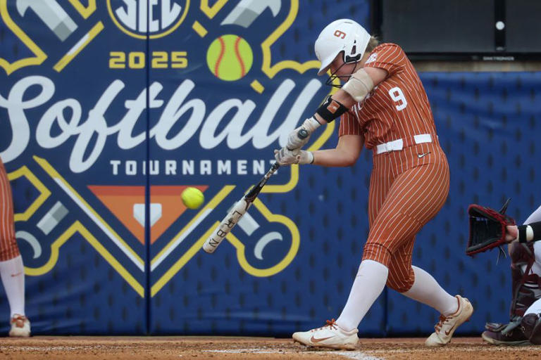 Longhorns advance to eighth Women’s College World Series