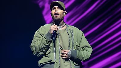 Nach Einreise festgenommen: US-Sänger Chris Brown muss in England vor ...