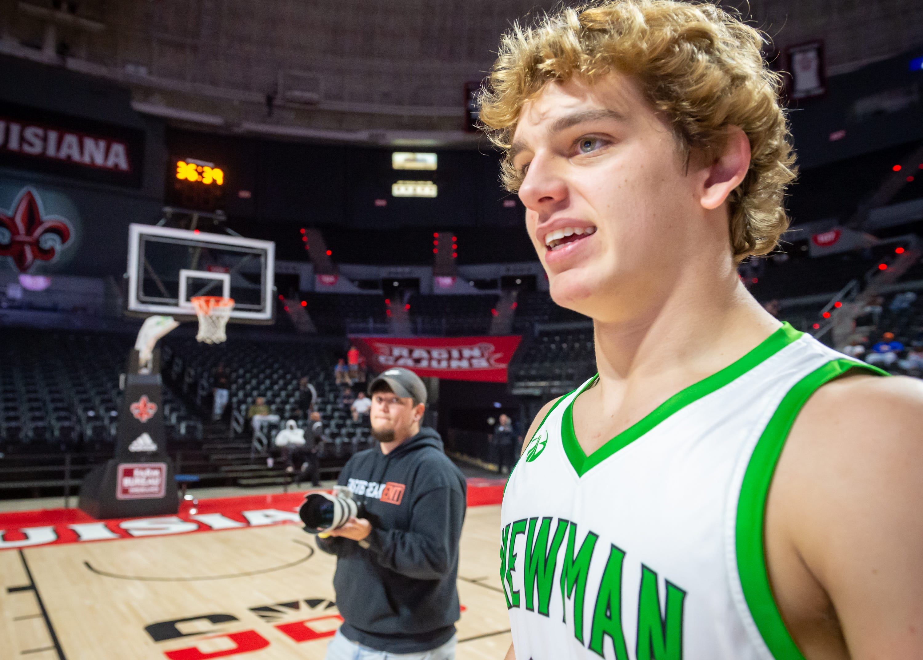 Longhorns QB Arch Manning asks new Texas basketball coach Sean Miller ...