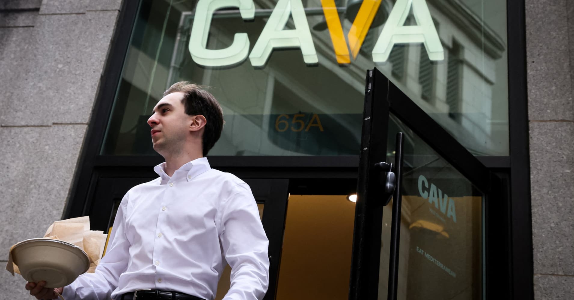 Fast-casual restaurants lean on loyalty programs to offset consumer ...