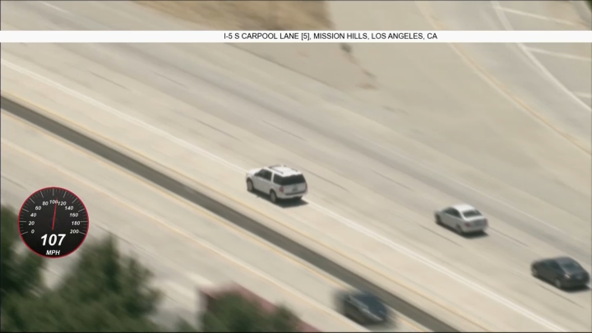 Watch: Officers chase robbery suspects in Santa Clarita Valley