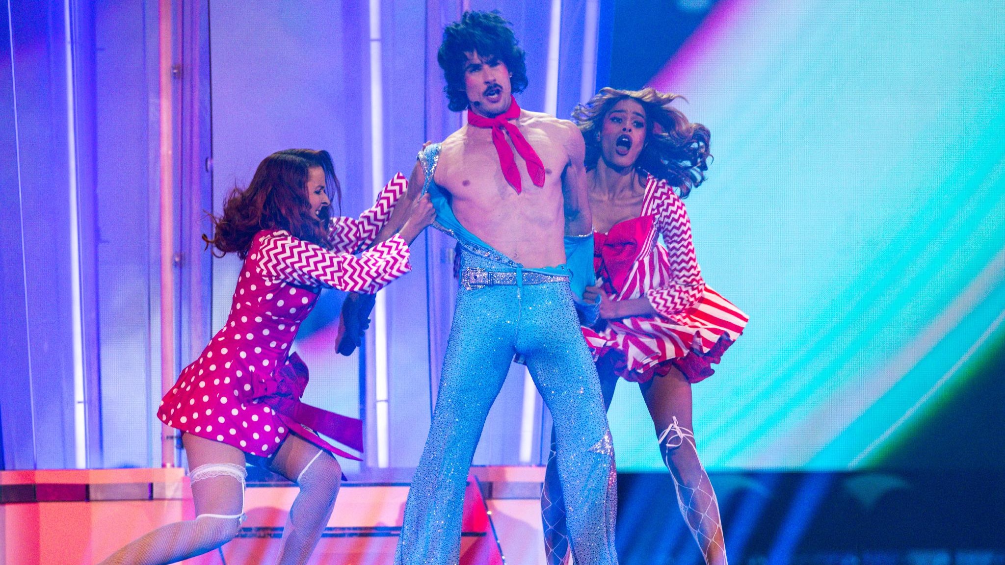 Go-Jo canta Milkshake Man, dall'Australia un frullato (gigante) di pop ...