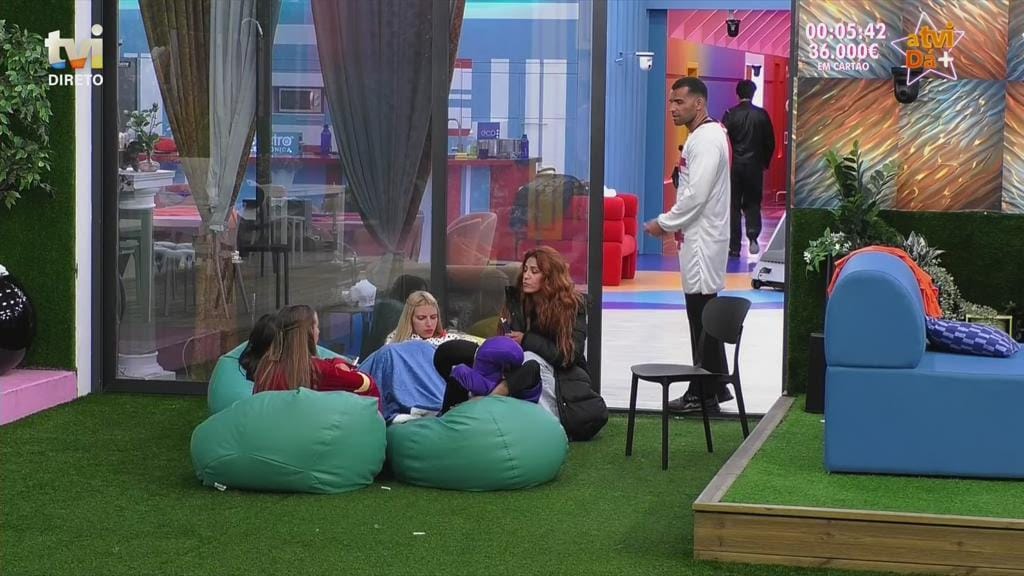 Exclusivo APP TVI Reality: Bruno Savate «goza» com Manuel Cavaco e Lisa ...