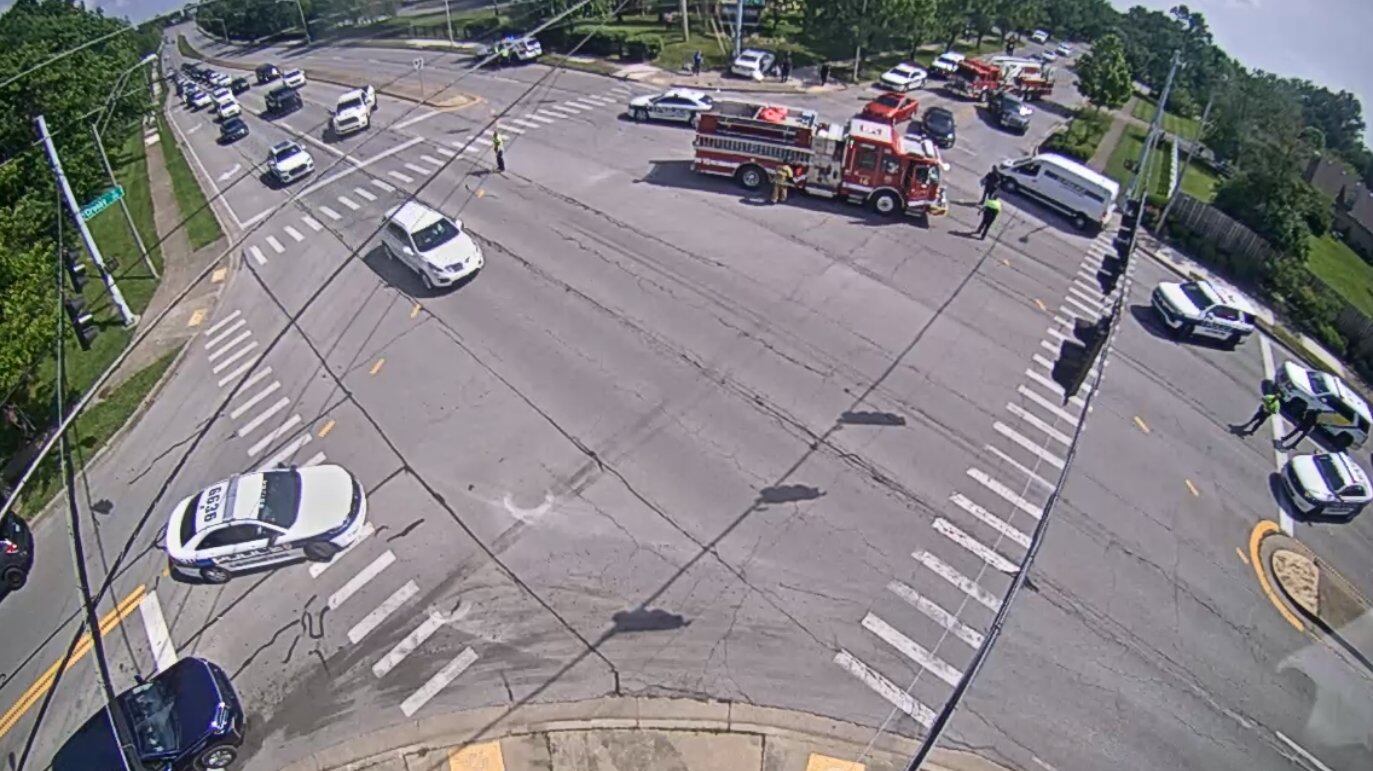 Minor injuries reported after Lexington crash involving police cruiser