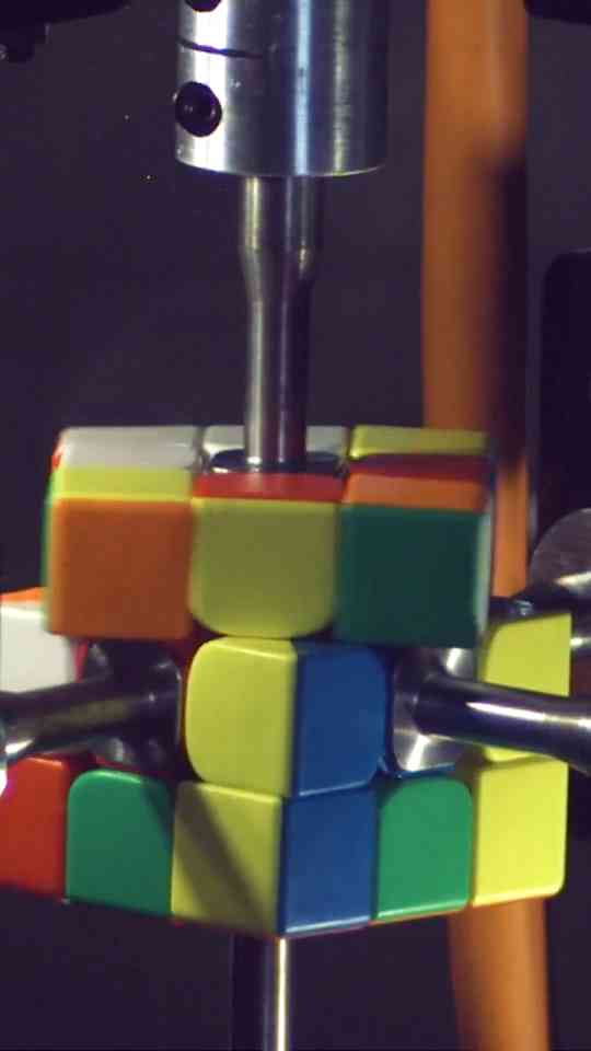 This Rubix Cube Was Solved In 0.103 Breaking The World Record 😳