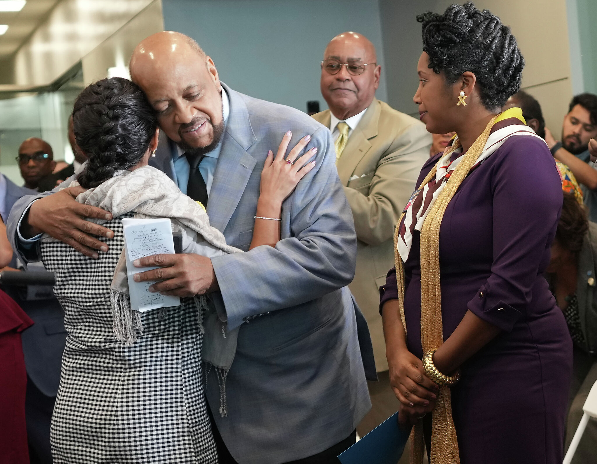 County officials unveil newly renamed Sheila Jackson Lee building in ...