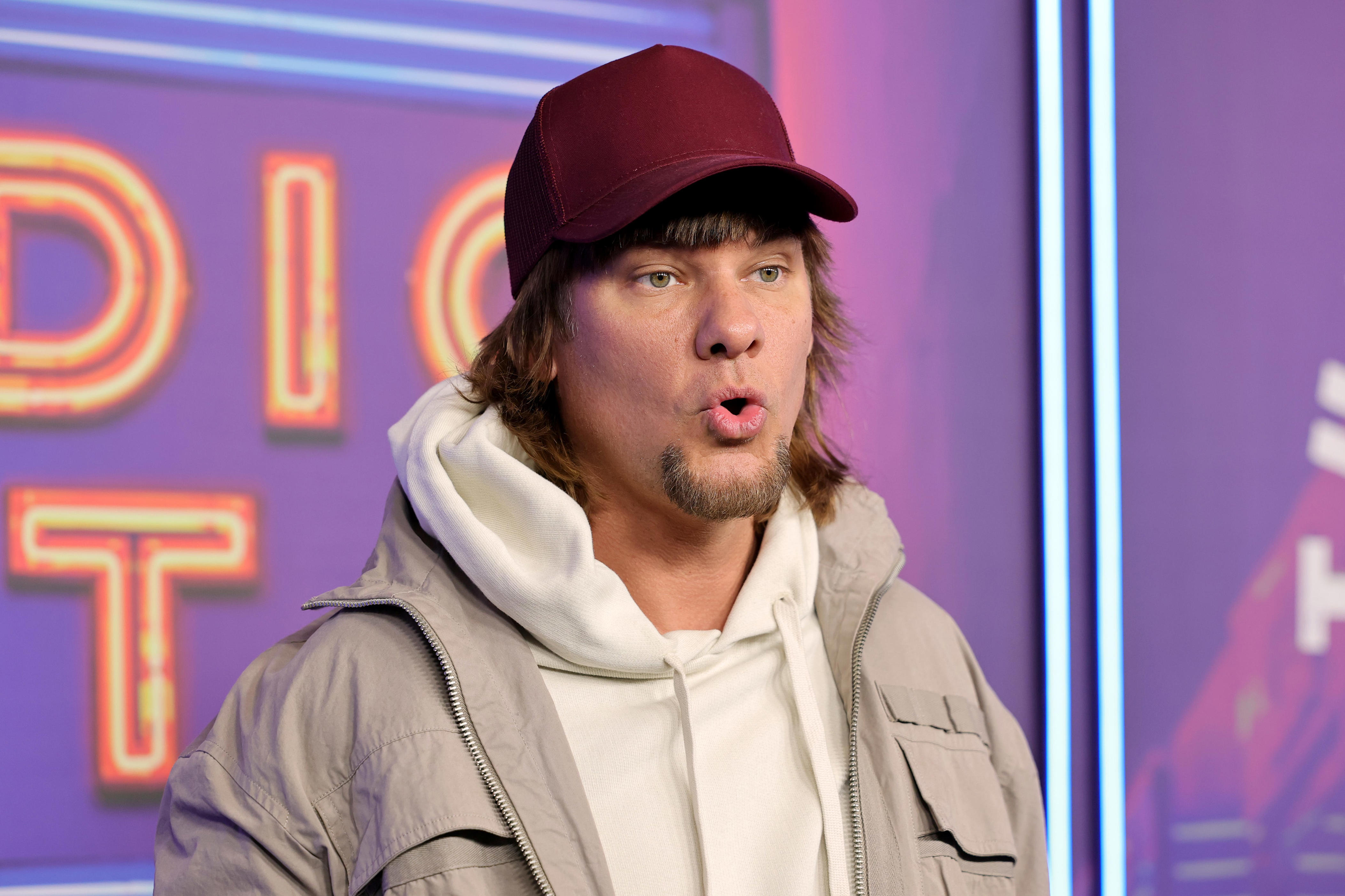 Theo Von acts out disability to troops, jokes about 9/11 during Trump's ...