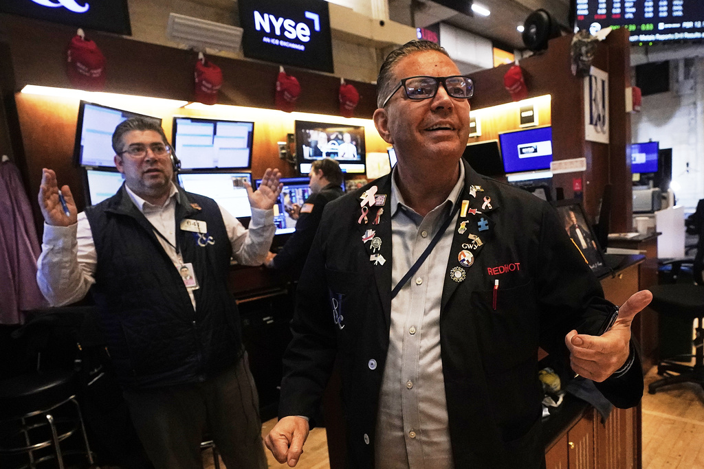 Wall Street drifts back within 4% of its record after the S&P 500 notches a 4th straight gain