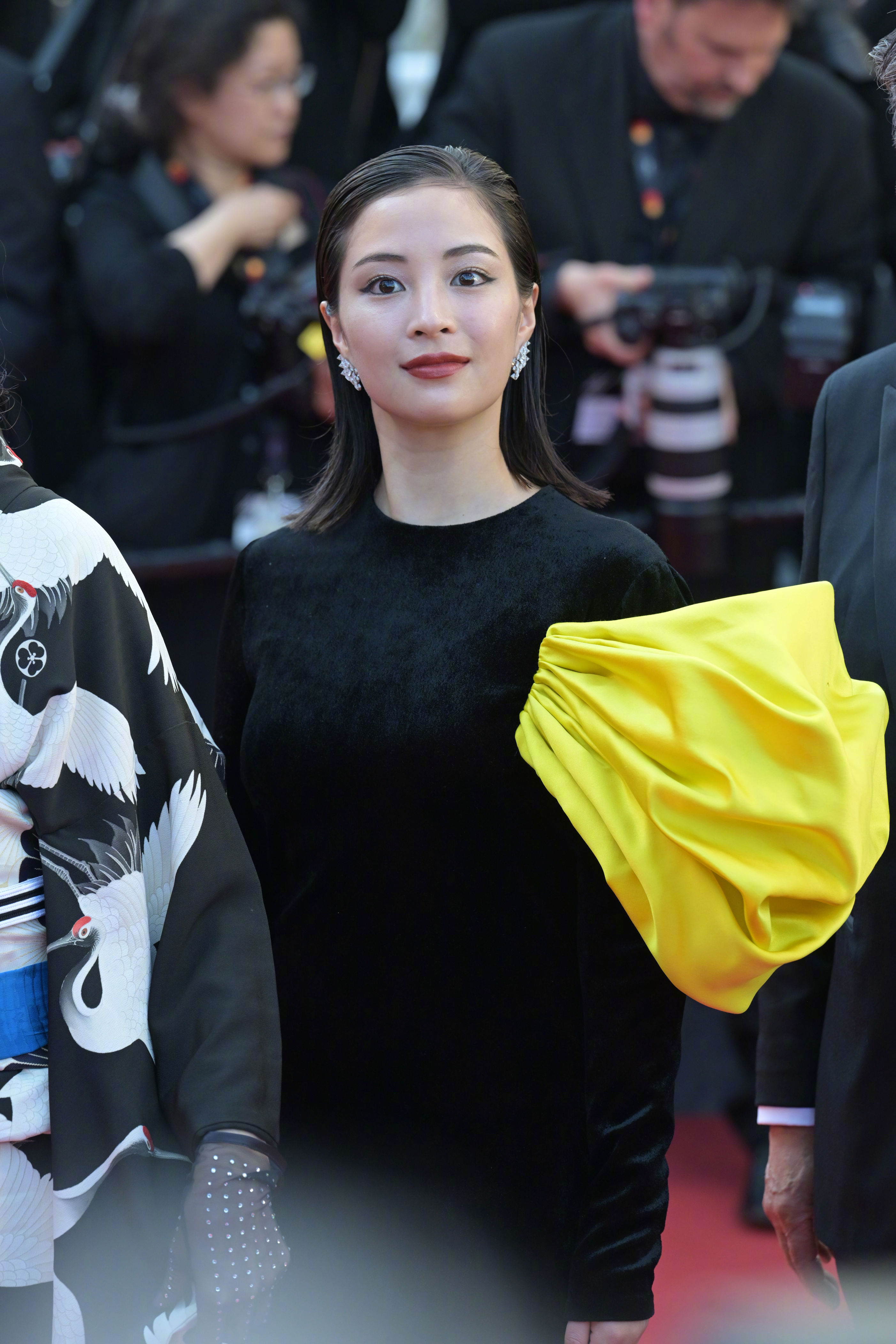 Chân Tử Đan dẫn vợ hoa hậu lên thảm đỏ Cannes, tỷ phú Amazon bị mạo danh