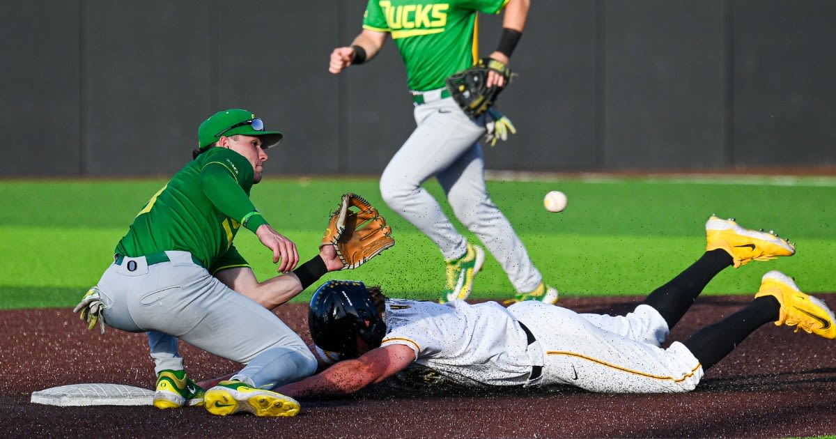 Hawkeyes run-ruled in series opener against Oregon