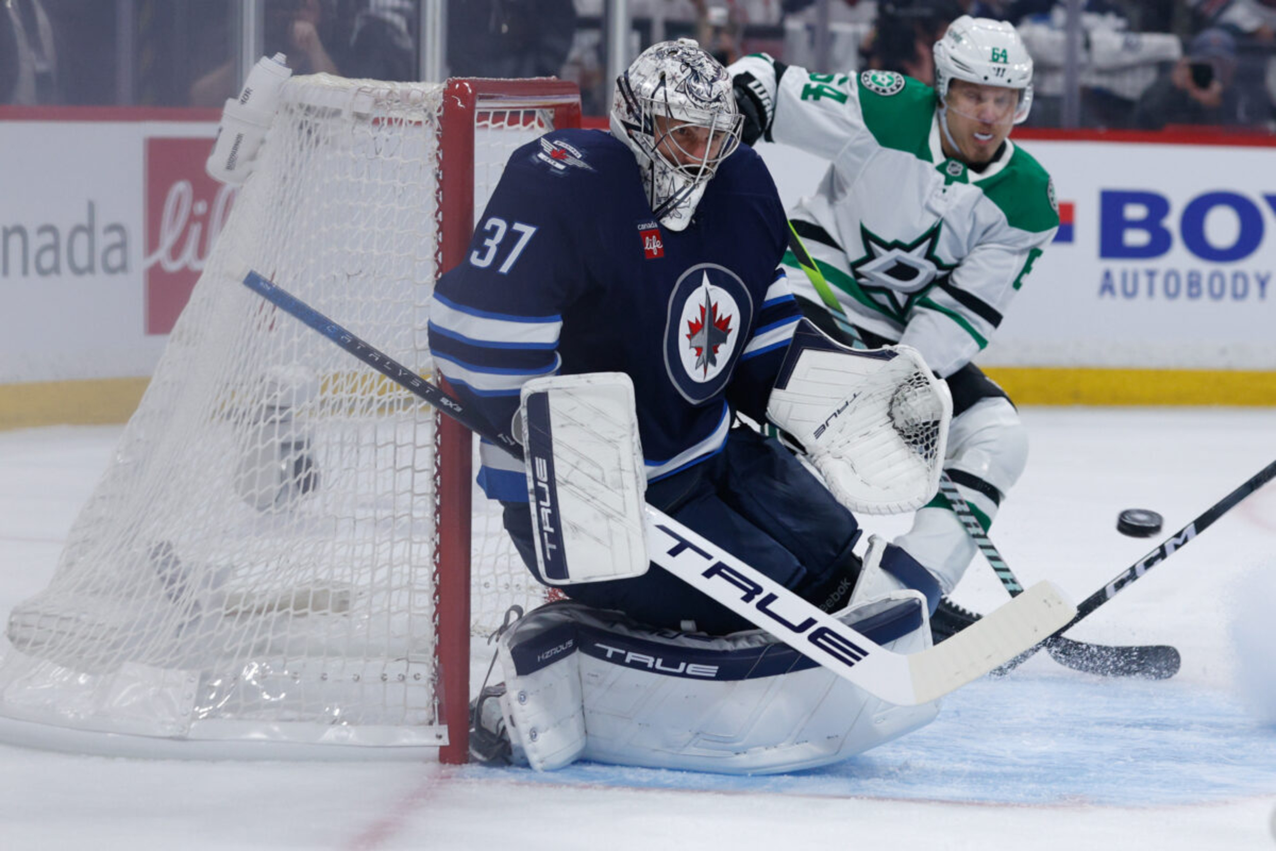 4 Takeaways from Jets’ 4-0 Game 5 Win Over Stars