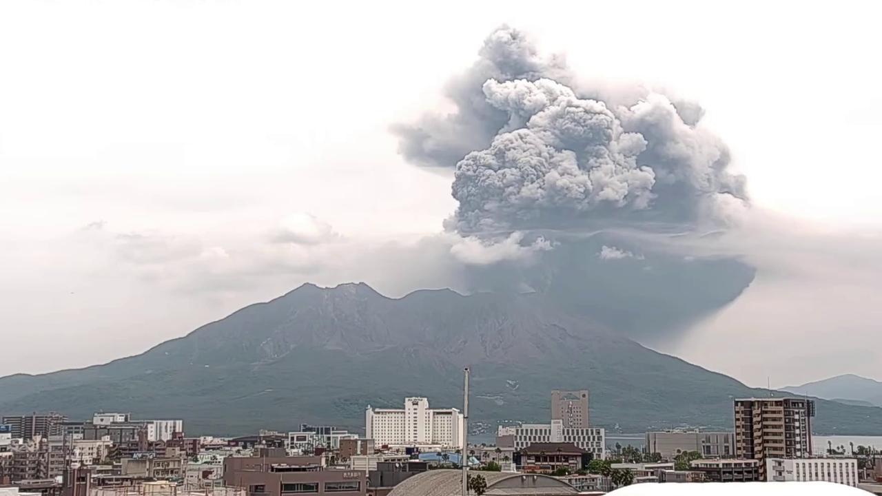 Sakurajima Volcano eruption sends ash 3km skywards in Japan
