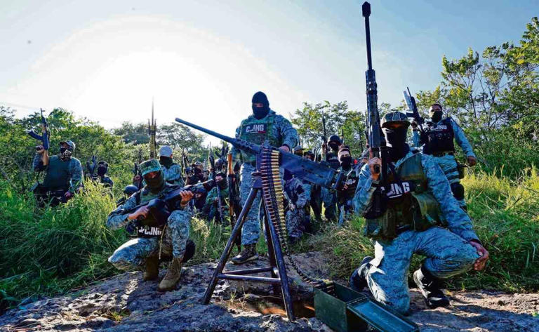 Suman 24 horas de enfrentamientos entre CJNG y La Familia Michoacana en Tuzantla, Michoacán ...