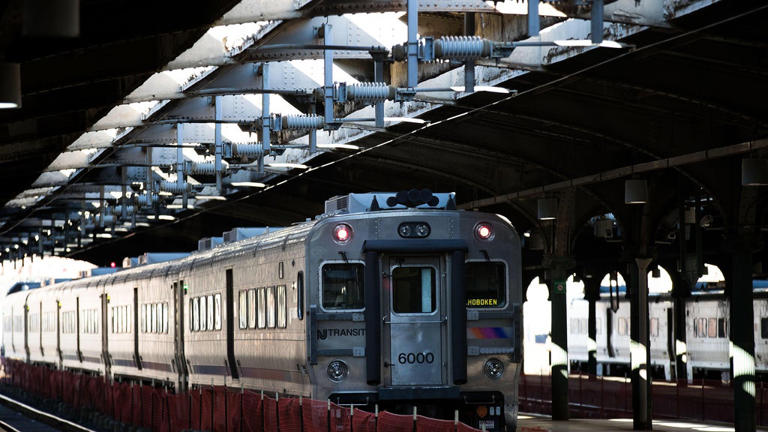 NJ Transit rail engineers on strike after midnight deadline expires ...