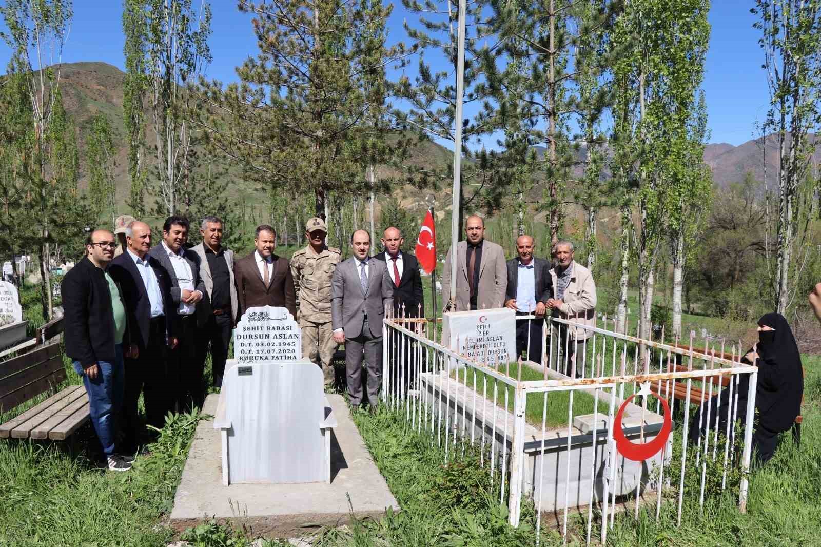 Şehide kabri başında anma