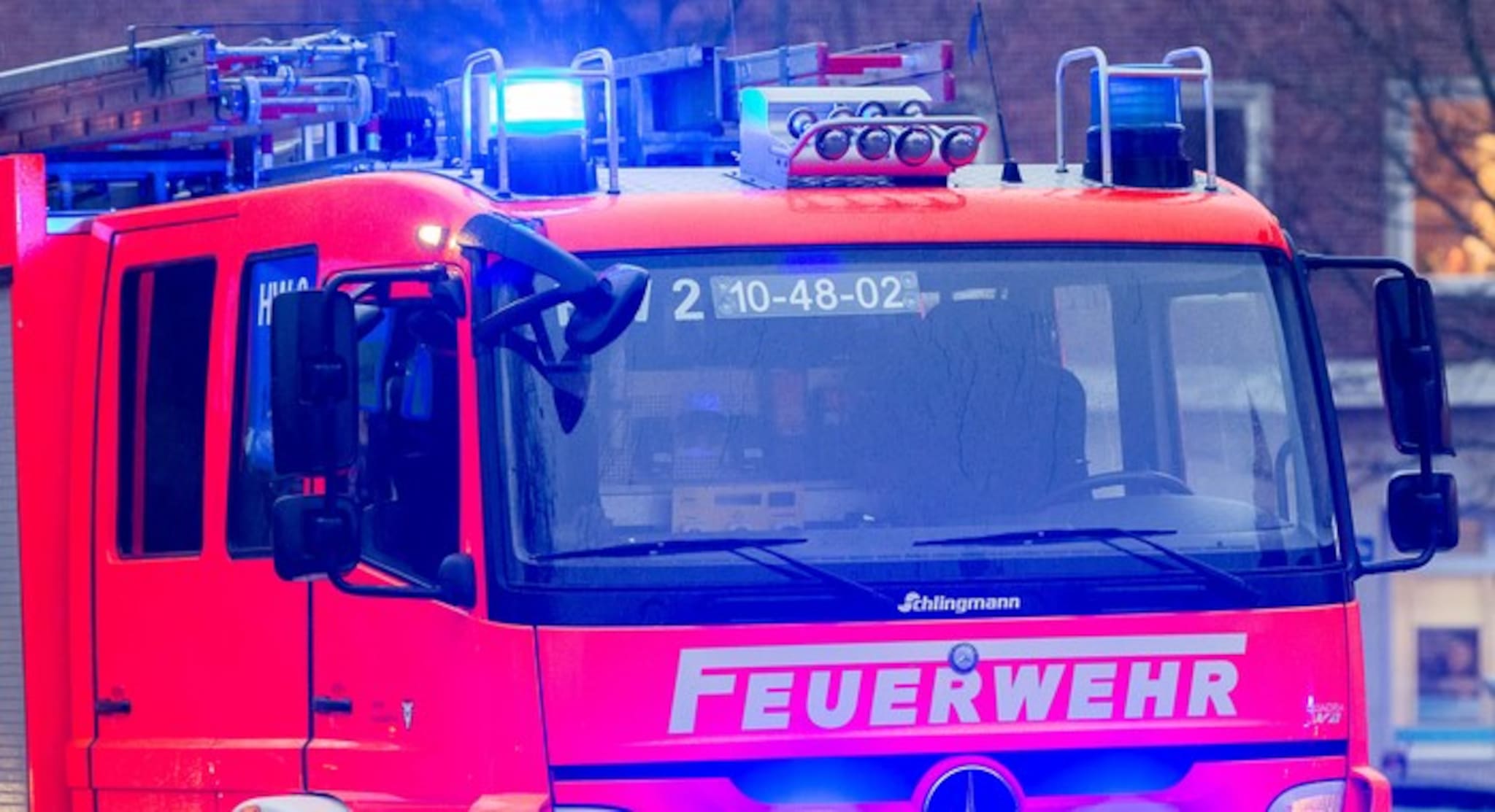 Wenn Schmuck zum Notfall wird: Feuerwehr Flintbek rückt wegen Ring ...