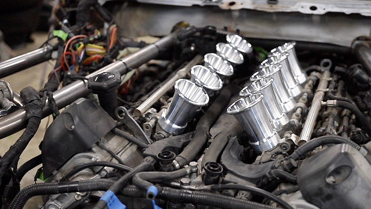 BMW V10 with Velocity Stacks in a 240Z