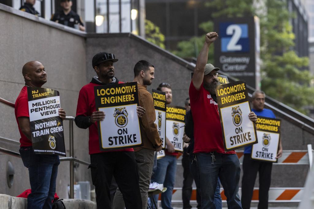 New Jersey Transit train engineers go on strike, leaving some 350,000 ...
