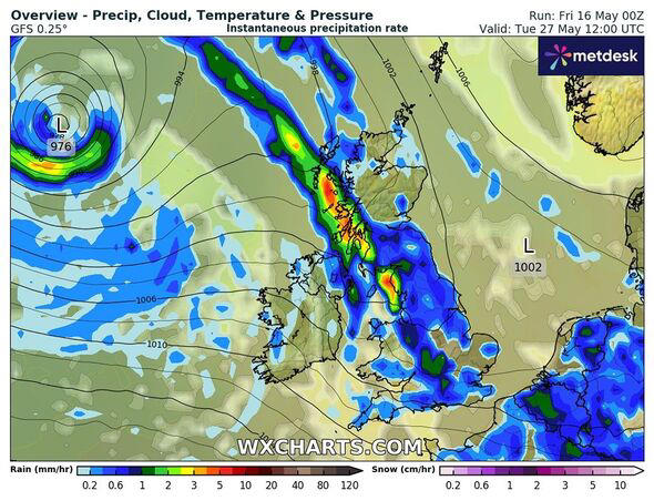 UK weather maps show huge 488-mile rain wall covering almost all of Britain