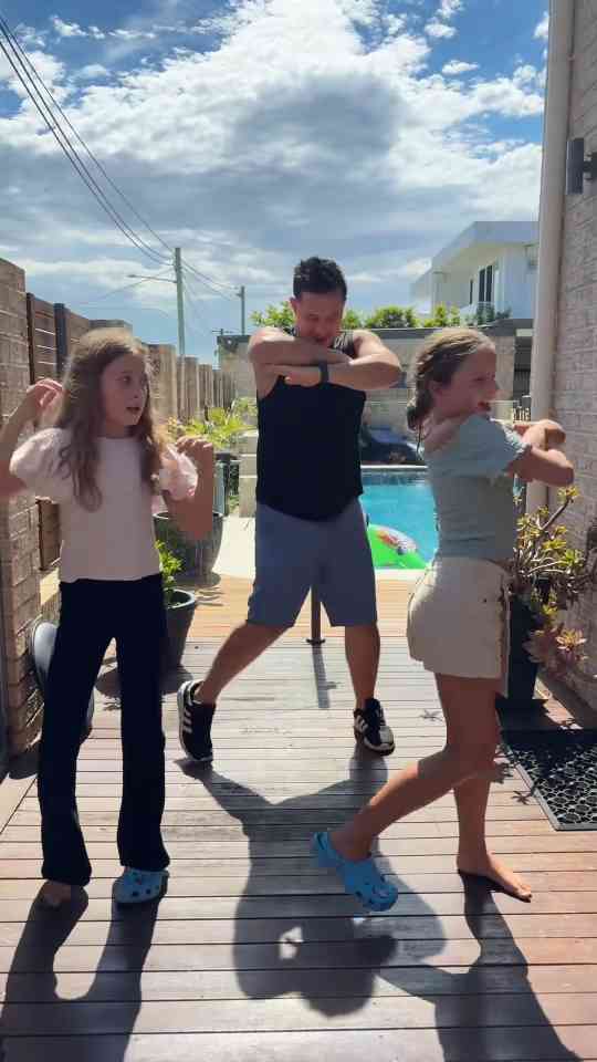 Apt Dance Trend – Perfectly Synchronized Moves on the Deck