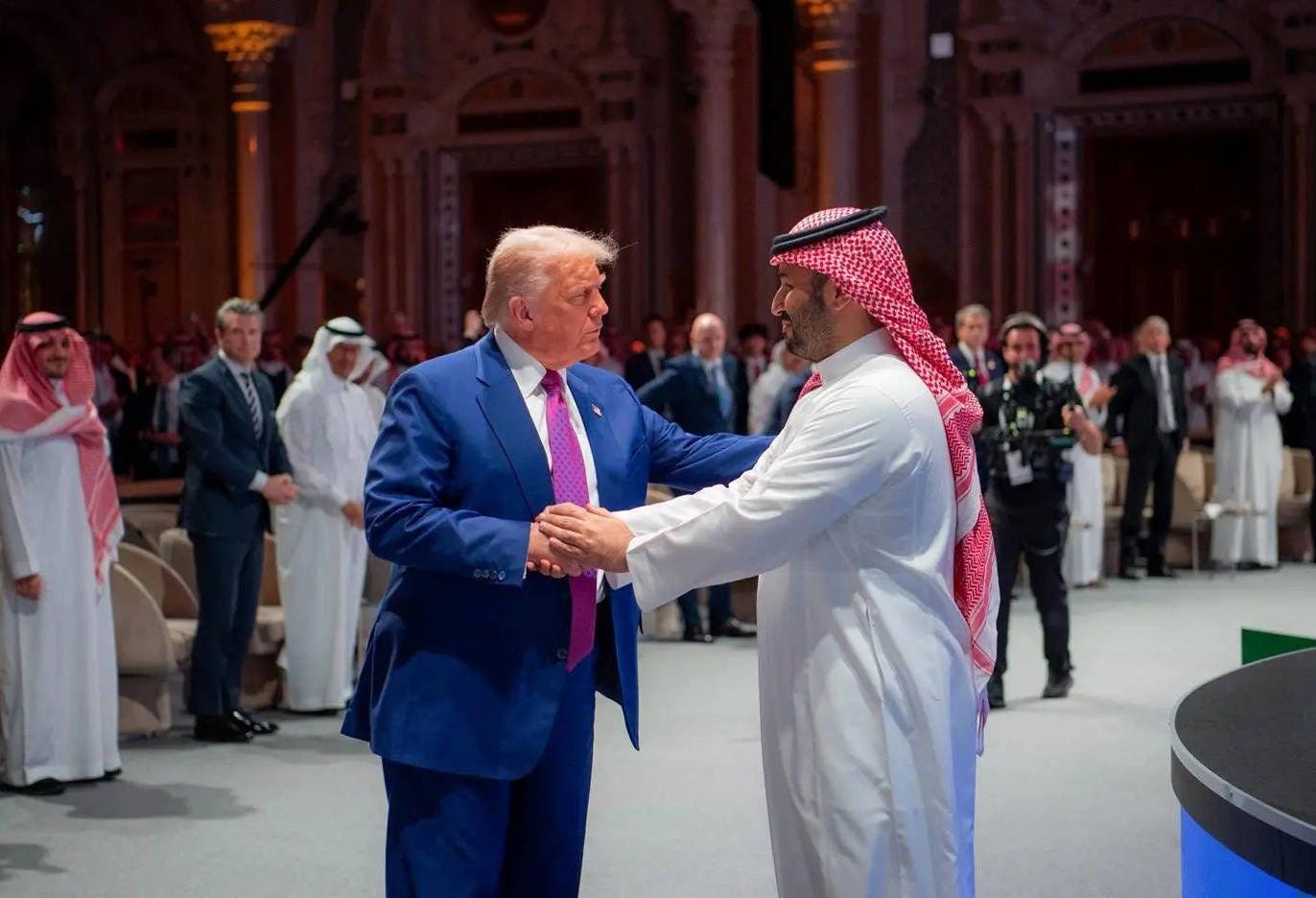 Kamele, Country-Stars und eingesammelte Billionen: Donald Trumps ...