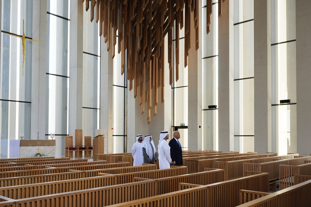 AP PHOTOS: Trump continues four-day Middle East tour to boost US-Gulf ties