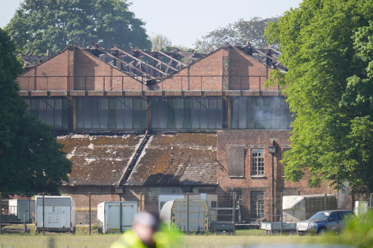 Bicester fire tragedy: Two firefighters and member of public die at ex ...