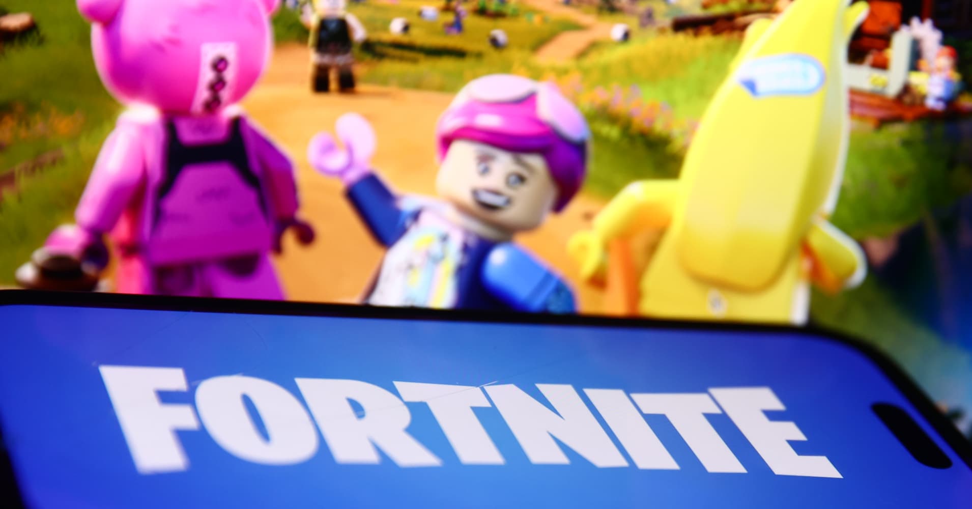 Fortnite is now offline on iOS worldwide as Apple blocks game, Epic ...